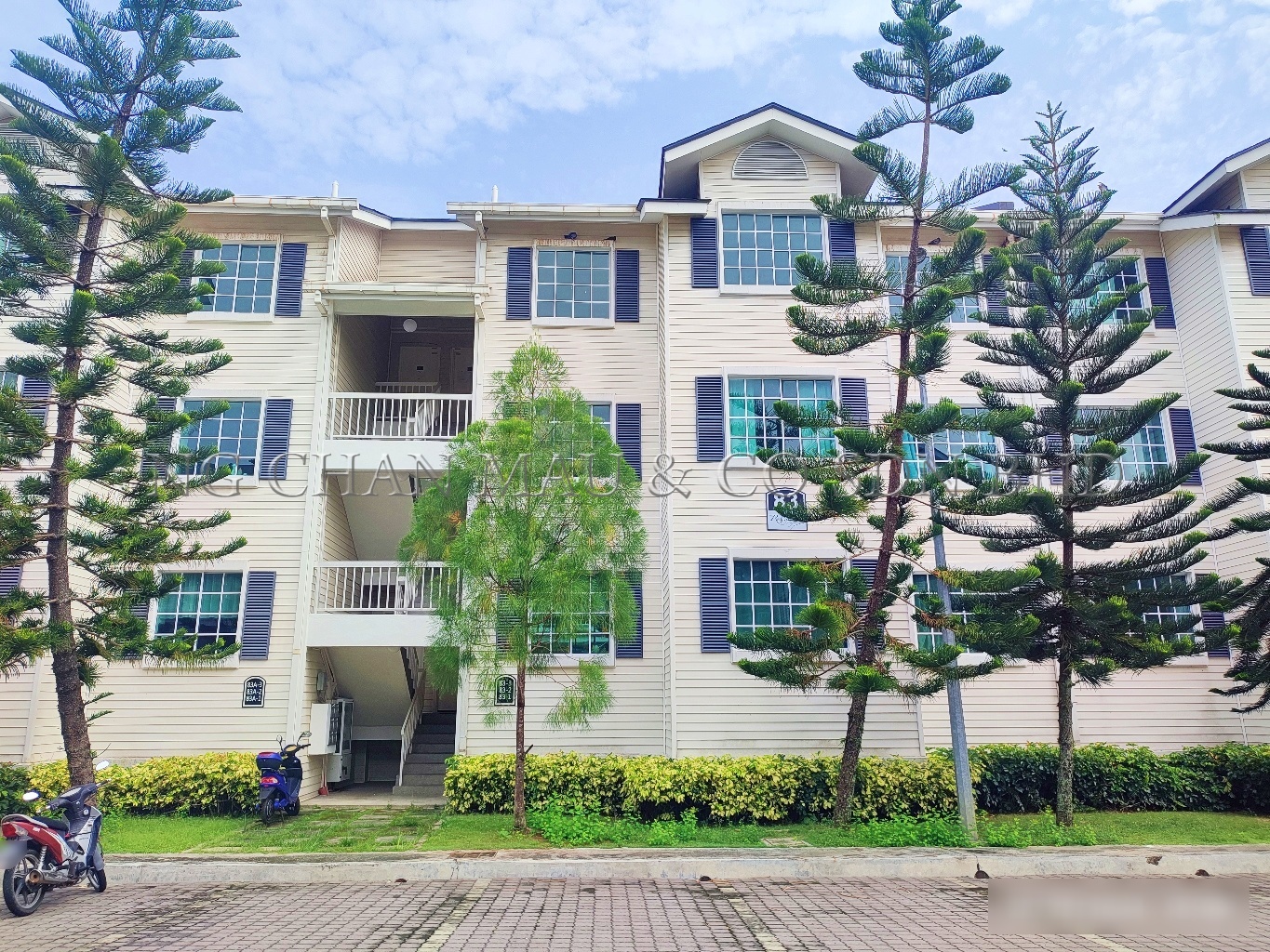 Town Villa for Auction