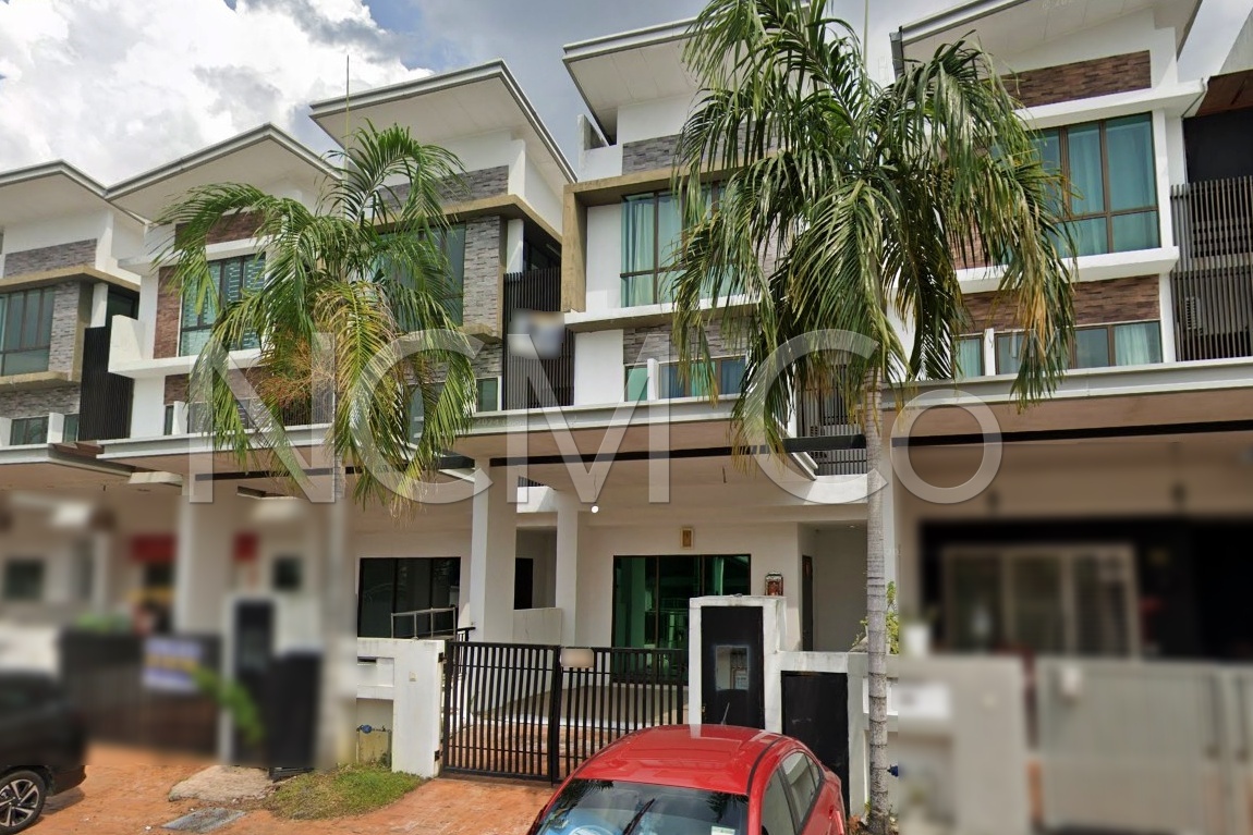 2.5 Storey Terrace House, Intermediate for Auction
