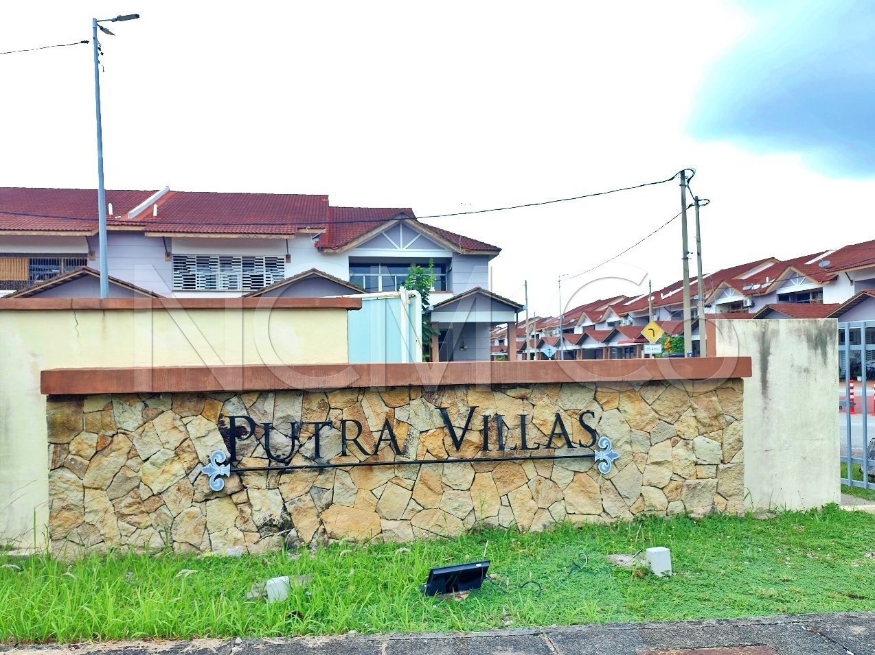 Town House (Upper Unit), Intermediate for Auction