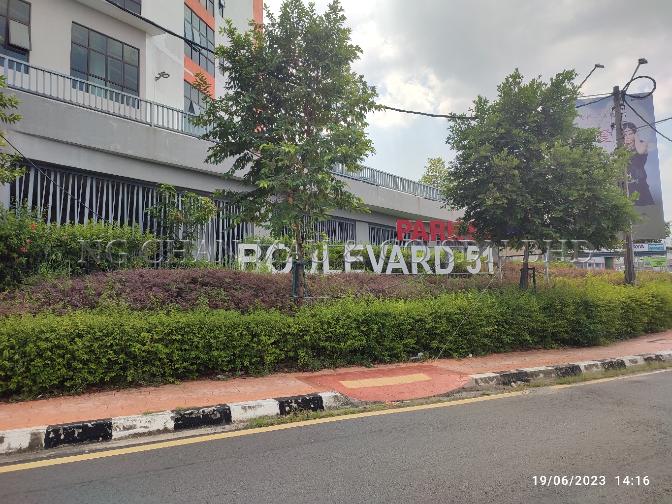 [-61%] Office Suite [6 min to Taman Paramount LRT Station; 9 min to ...