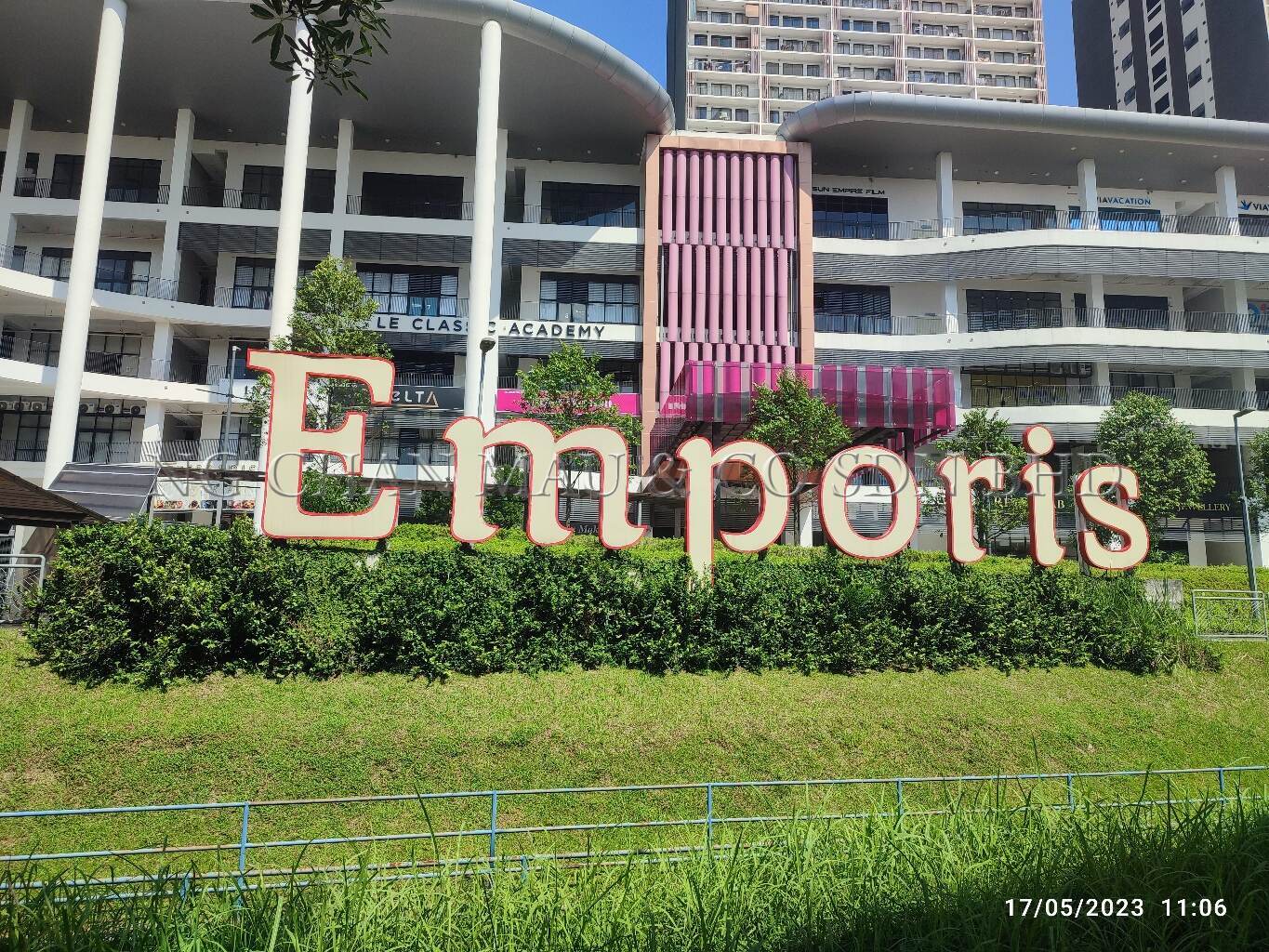 Emporis Service Apartment for Auction